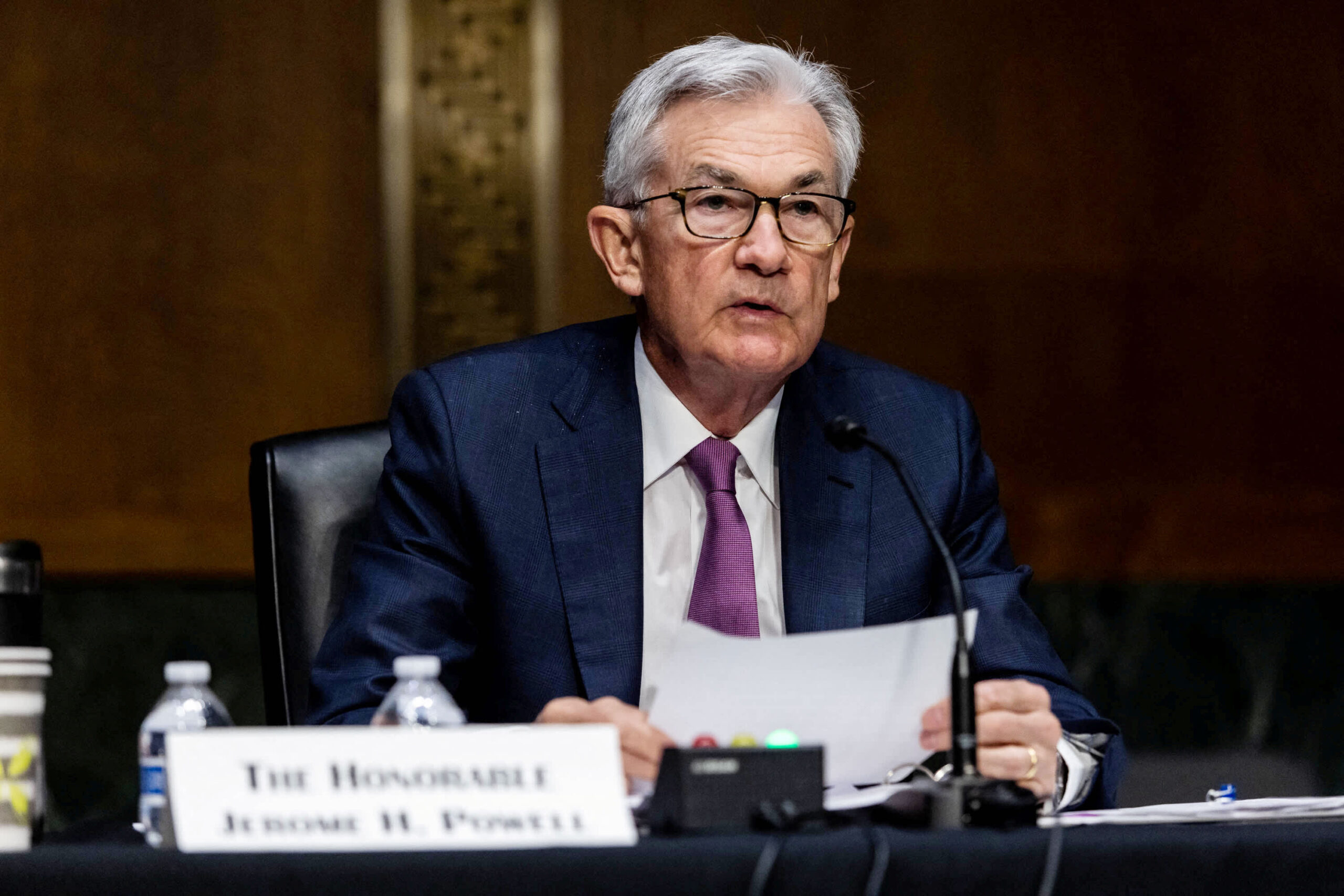 Powell Mette in Guardia sui Rischi del Mercato del Lavoro